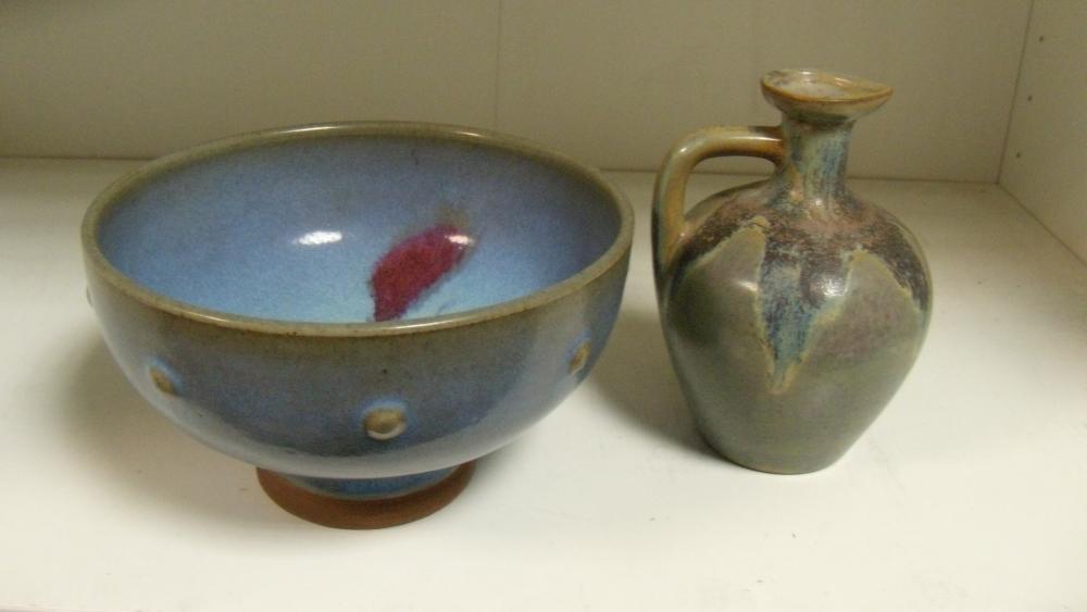 Lot 25 - A Chinese studio pottery jun glazed bowl and