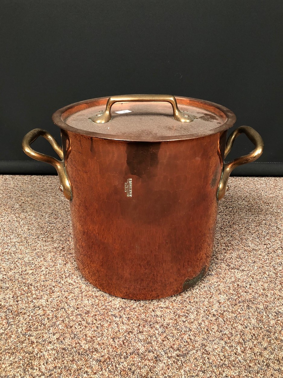 Lot 324 - A 19th century lidded copper pan, with