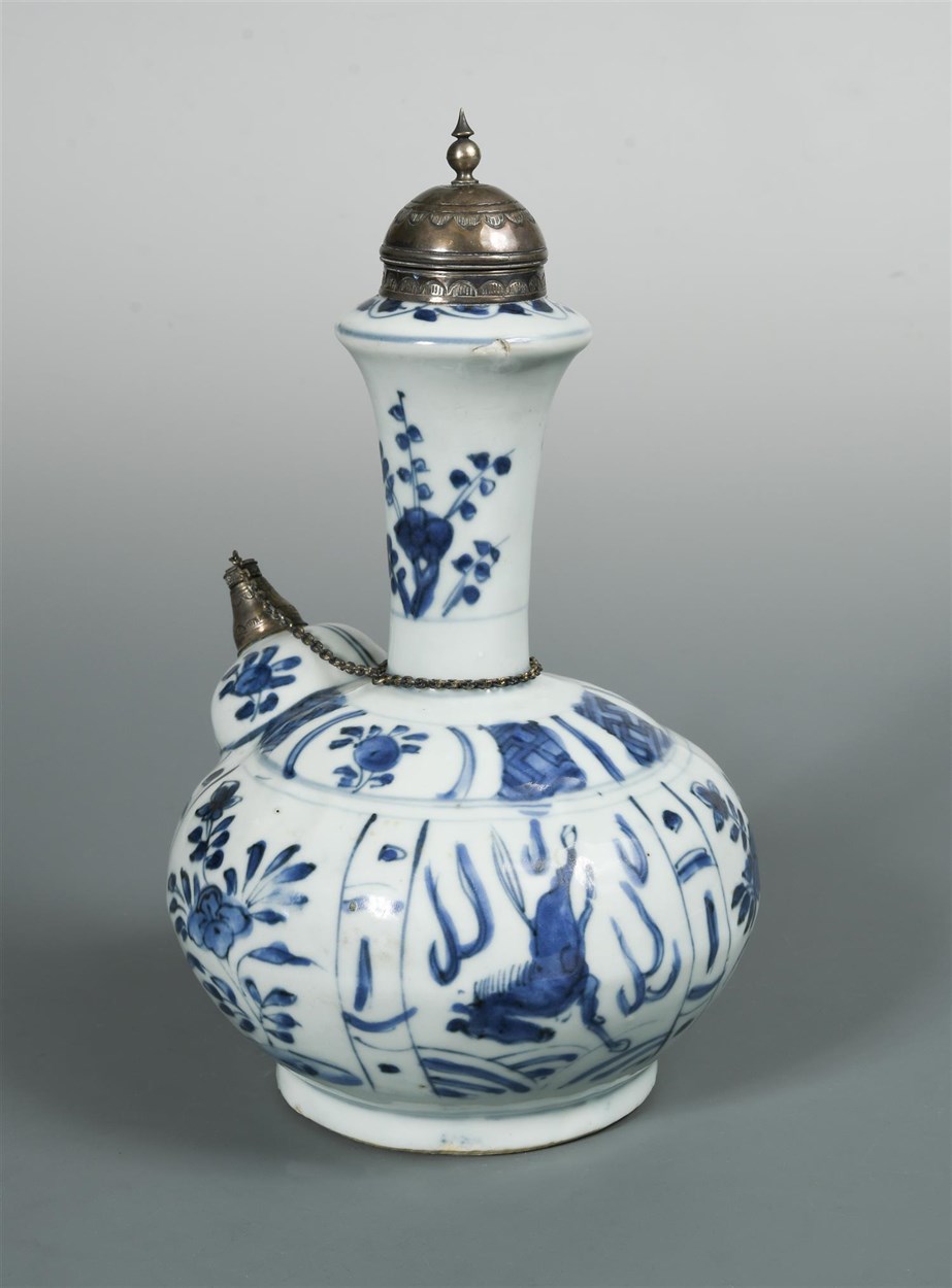 Lot 58 - A Ming blue and white Kendi,
