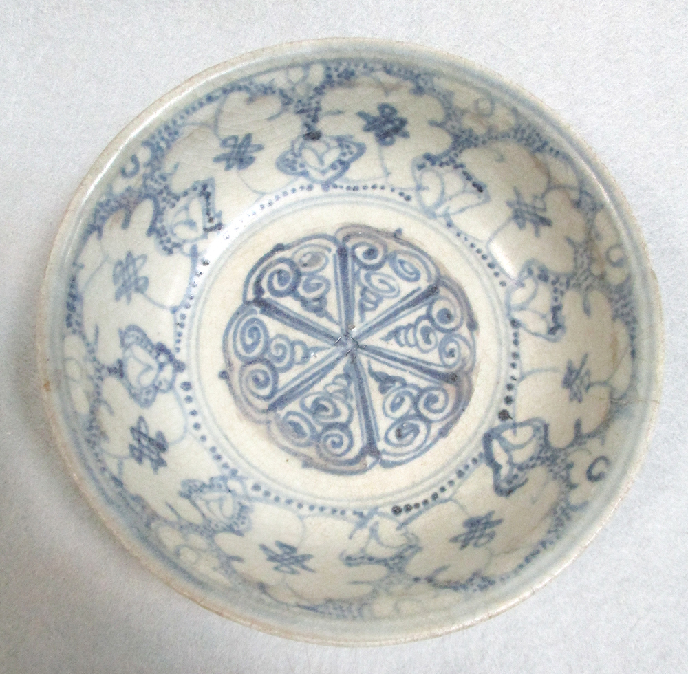 Lot 84 - Three Ming dynasty bowls and dishes,