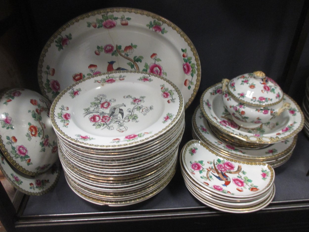Lot 70 - An Edwardian Indian tree pattern dinner