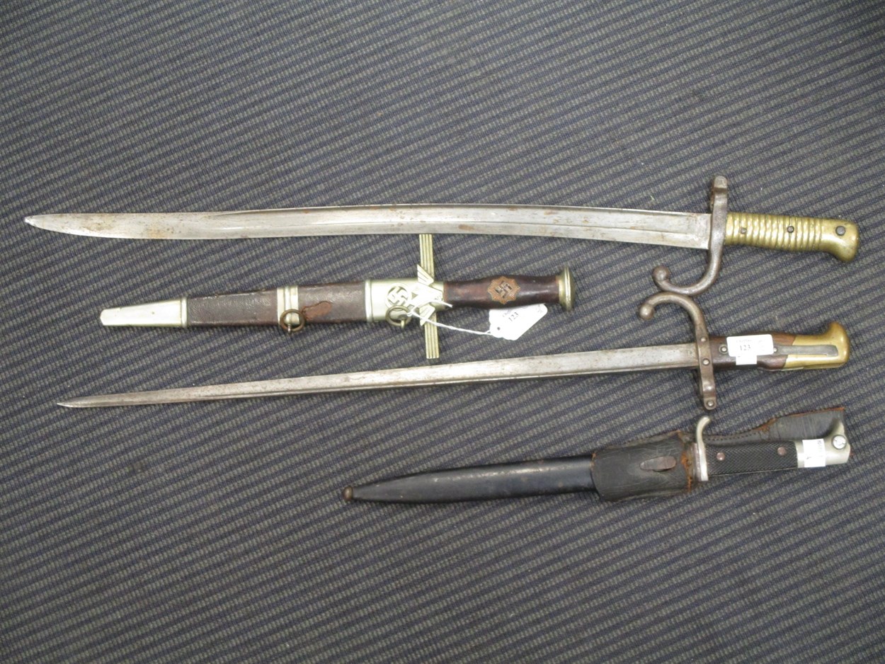 Lot 123 - A German WWII second model RLB dagger, by