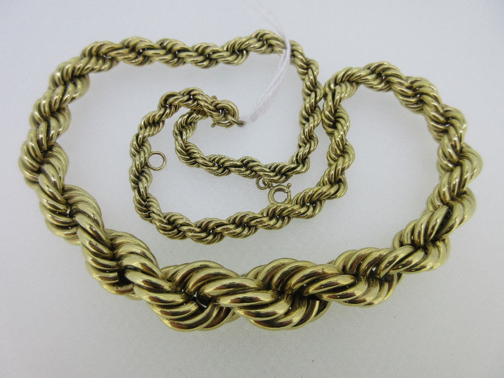 Lot 257 - A graduating hollow rope link necklace,