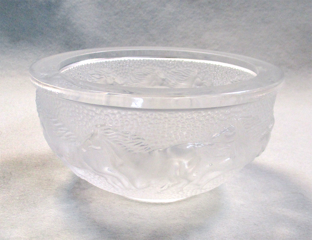Lot 6 - A small Sevres glass bowl,