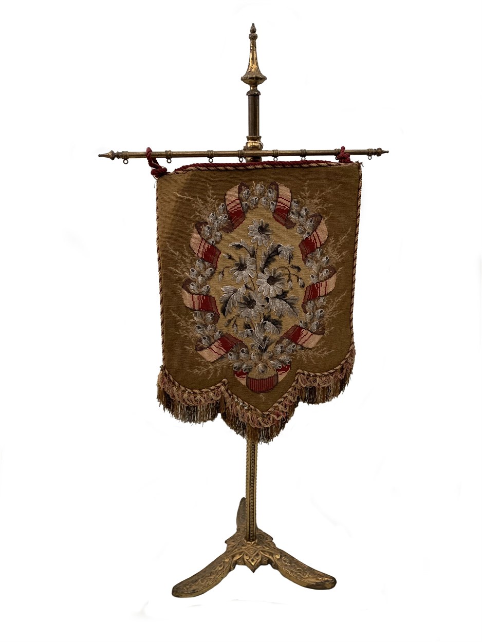 Lot 23 - A late Victorian gilded brass-framed banner