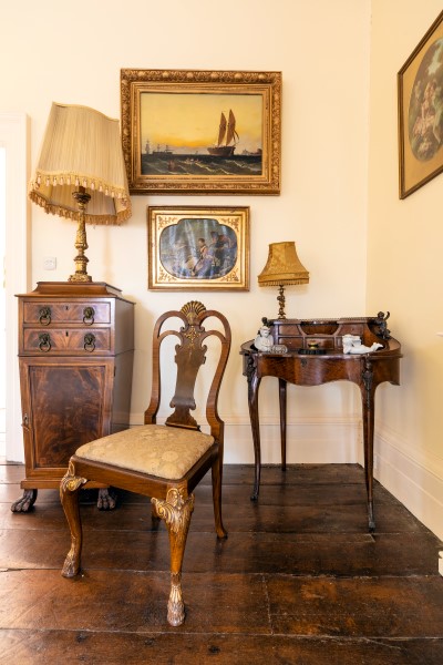 Lot 56 - A 19th century gilt spelter cased mantle