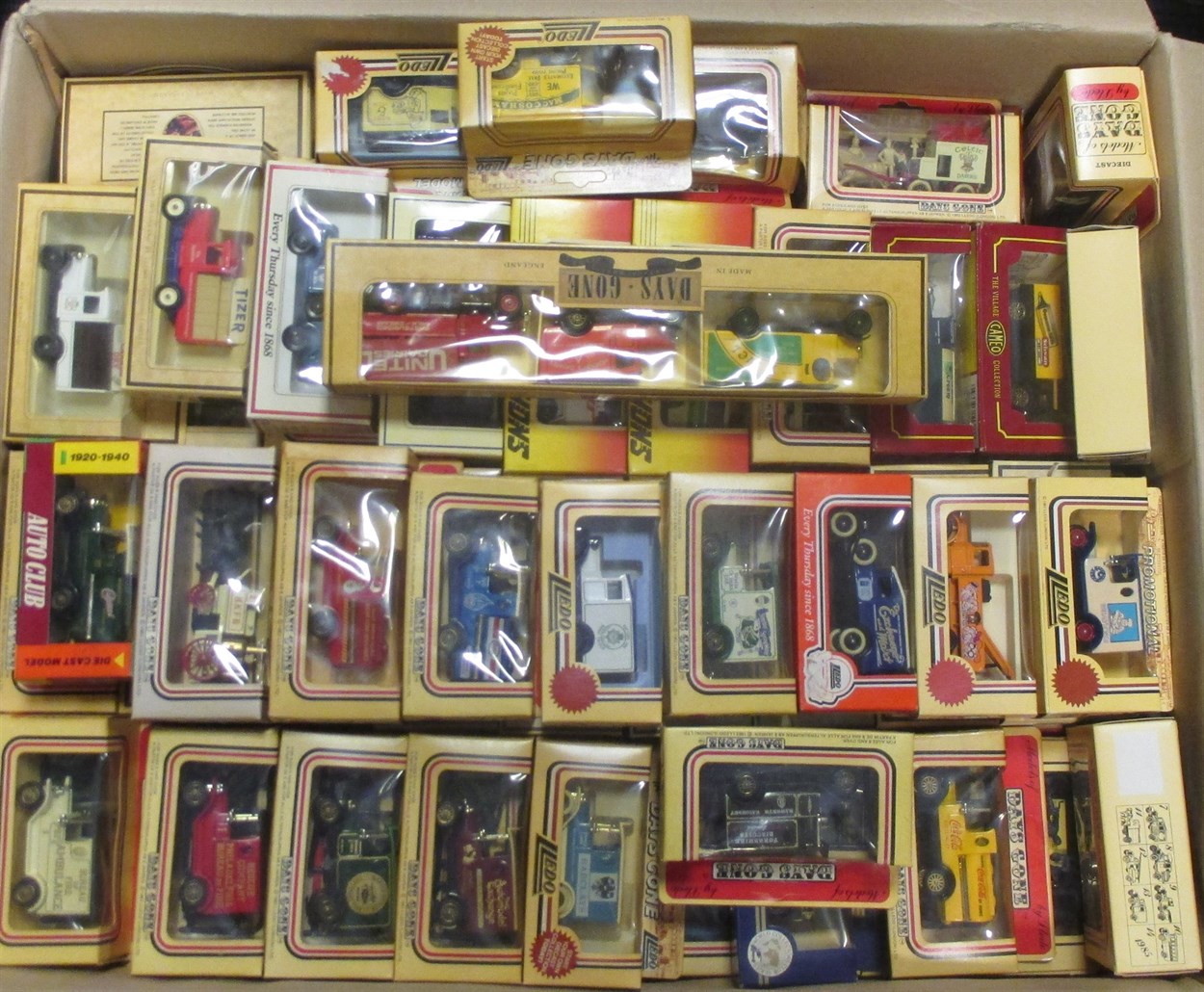 Lot 211 - Large collection of Lledo die cast models