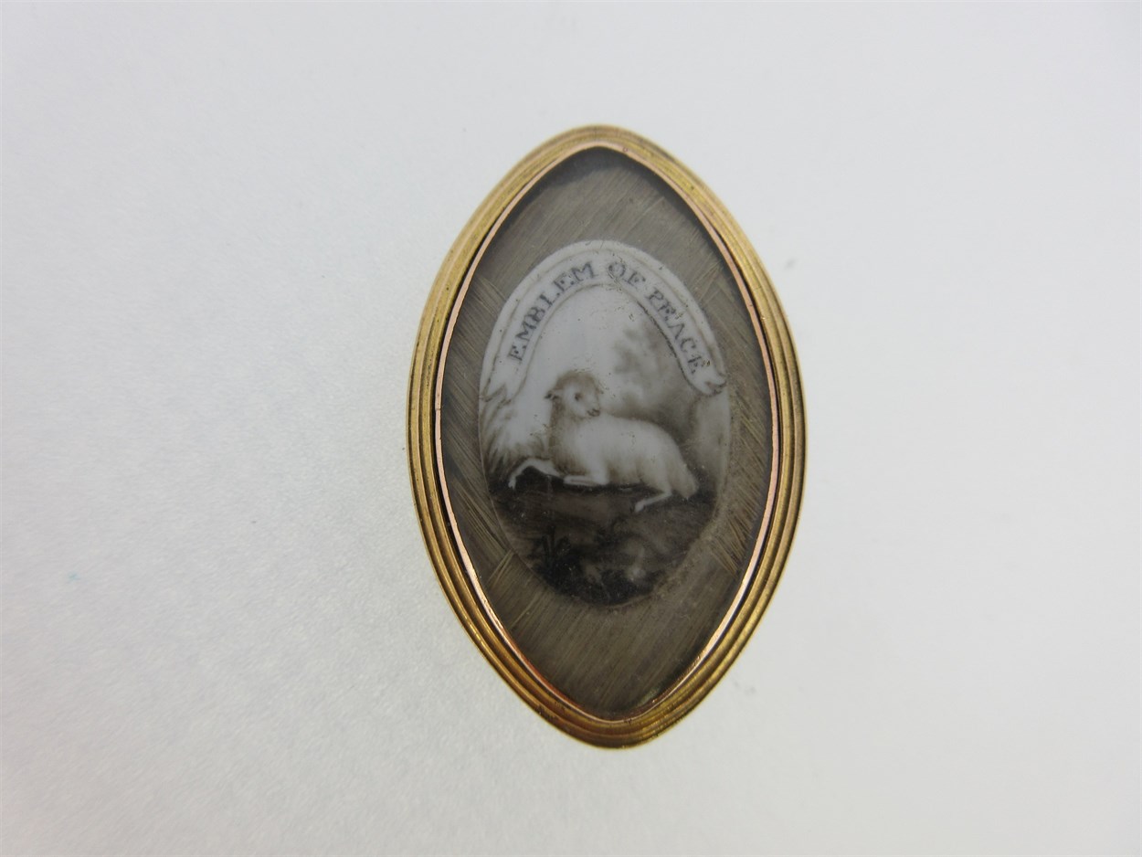 Lot 4 - An 18th century memorial brooch,
