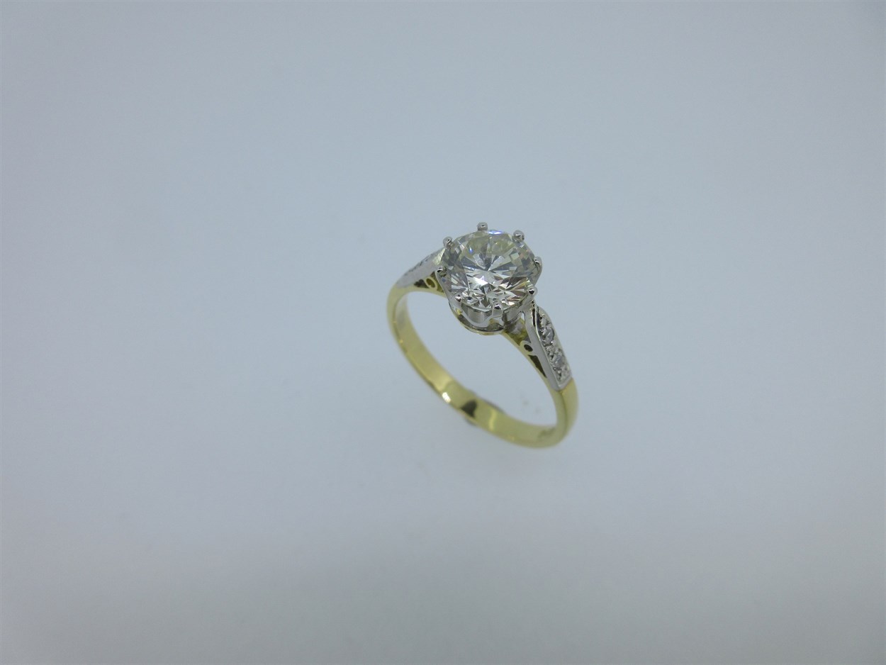Lot 271 - A single stone diamond ring,