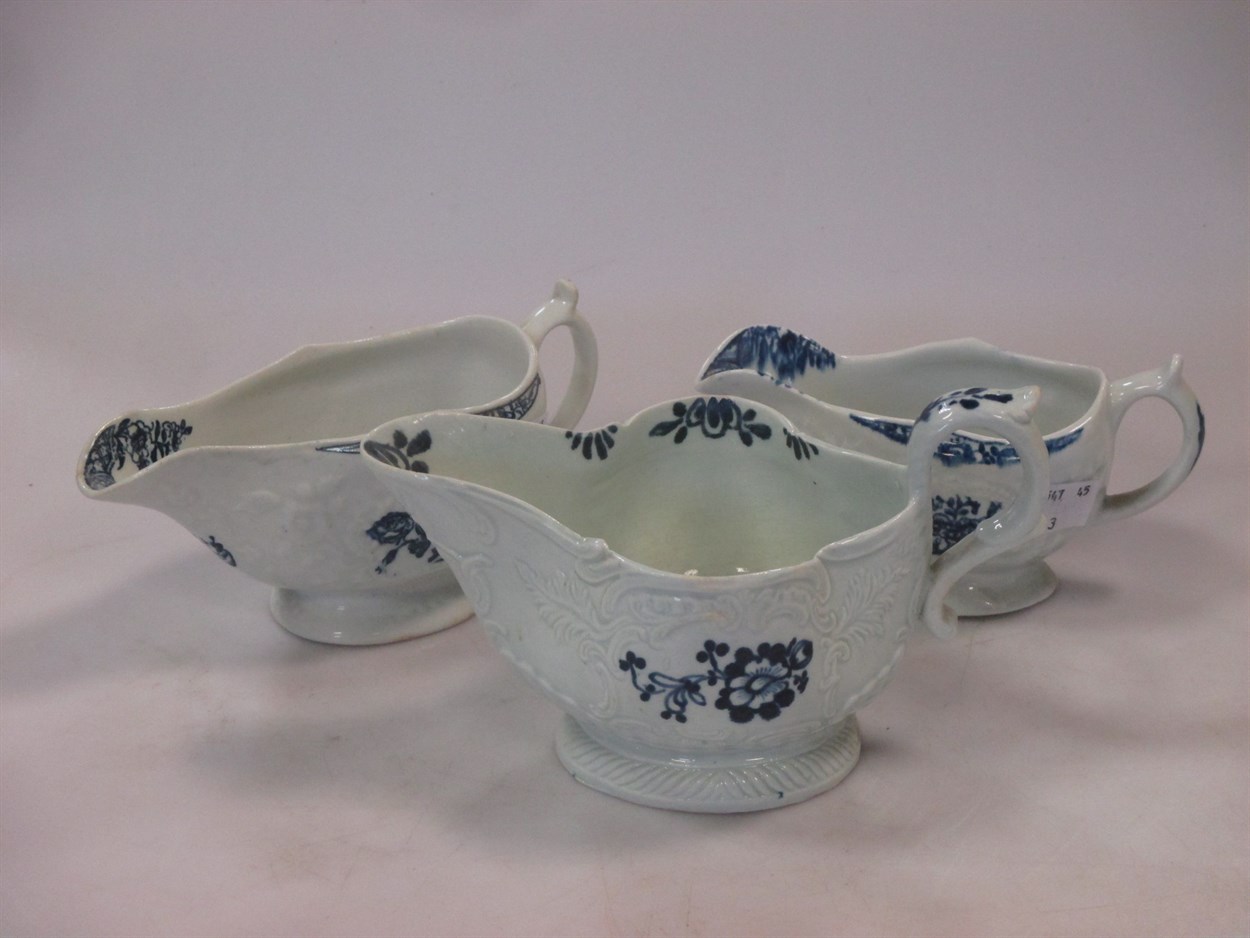 Lot 231 - A Lowestoft porcelain blue and white cream