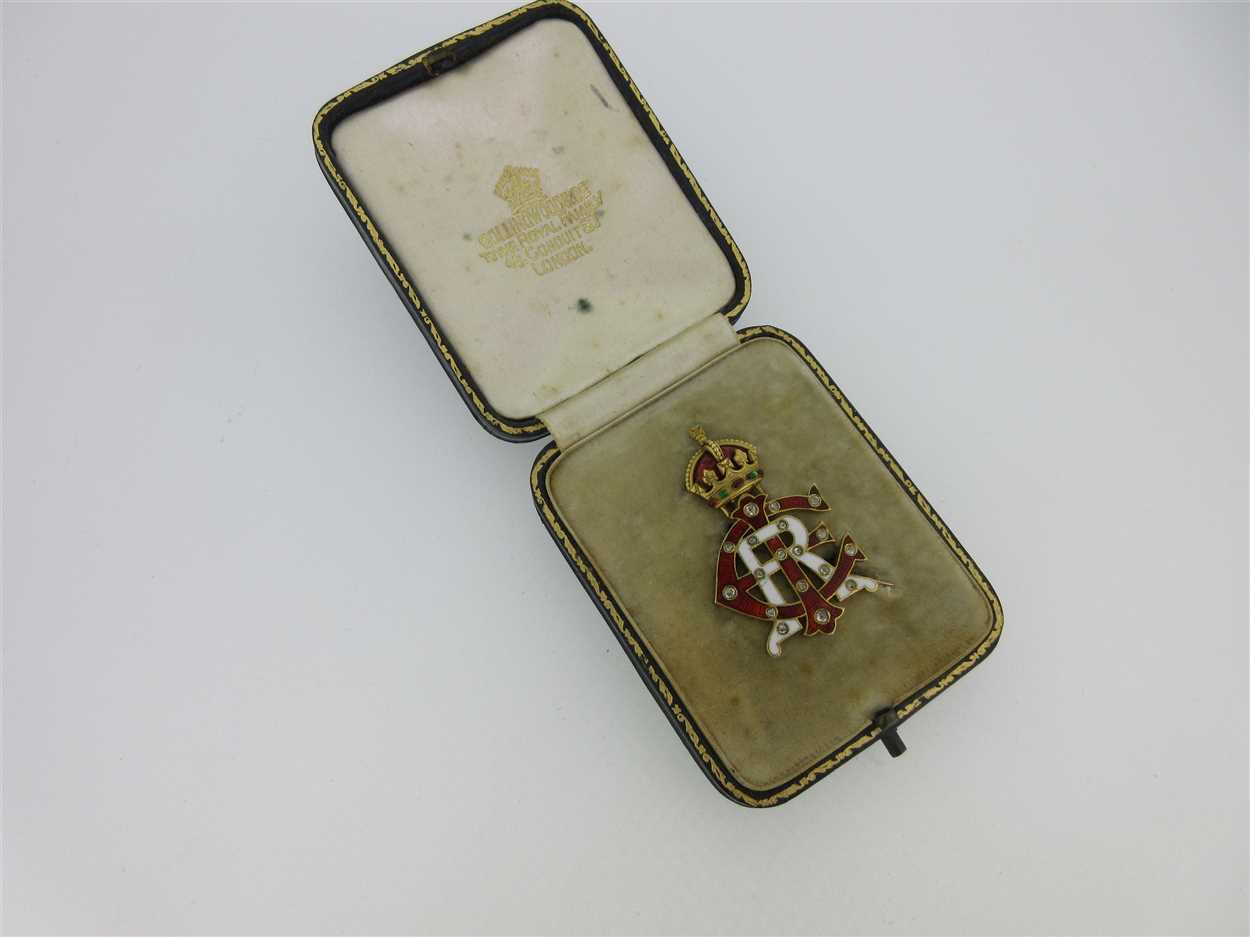 Lot 122 - A diamond and enamel Edward VII monogram
