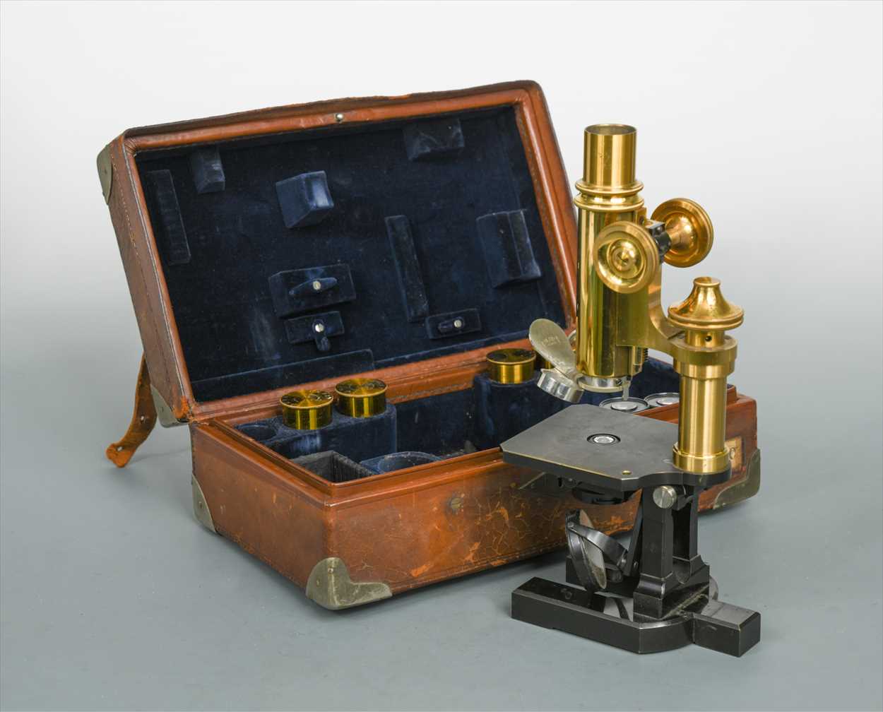 Lot 276 - A late 19th century monocular microscope,
