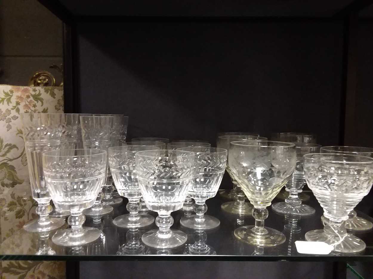 Lot 64 - A collection of glassware