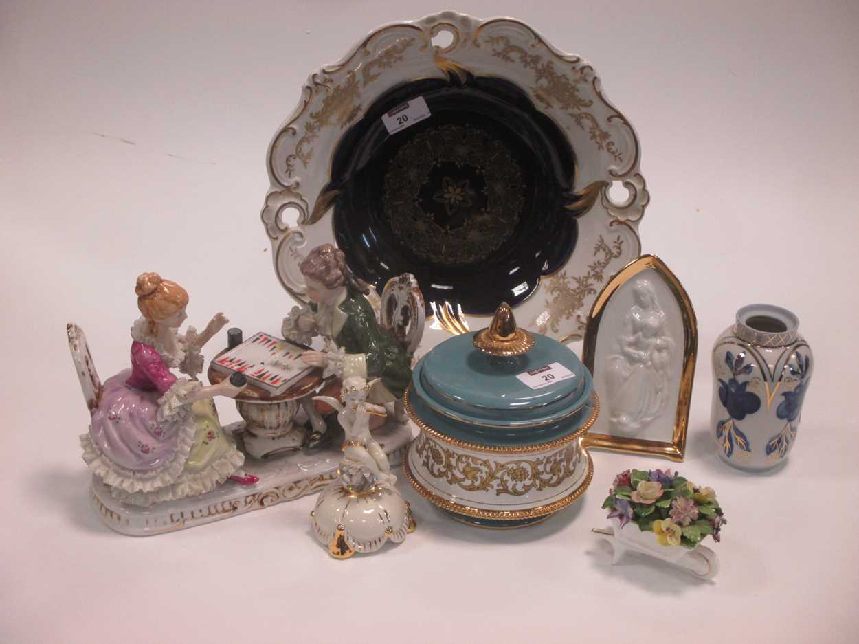 Lot 20 - A collection of figures to include