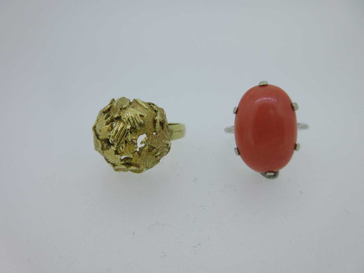 Lot 5 - A modern foliate boss ring testing for 18ct