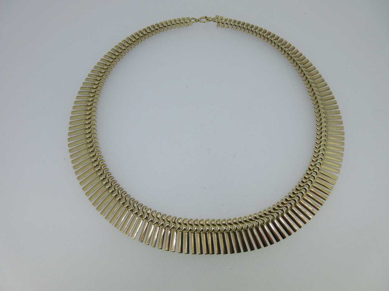 Lot 66 - A 9ct gold Cleopatra style fringe necklace,