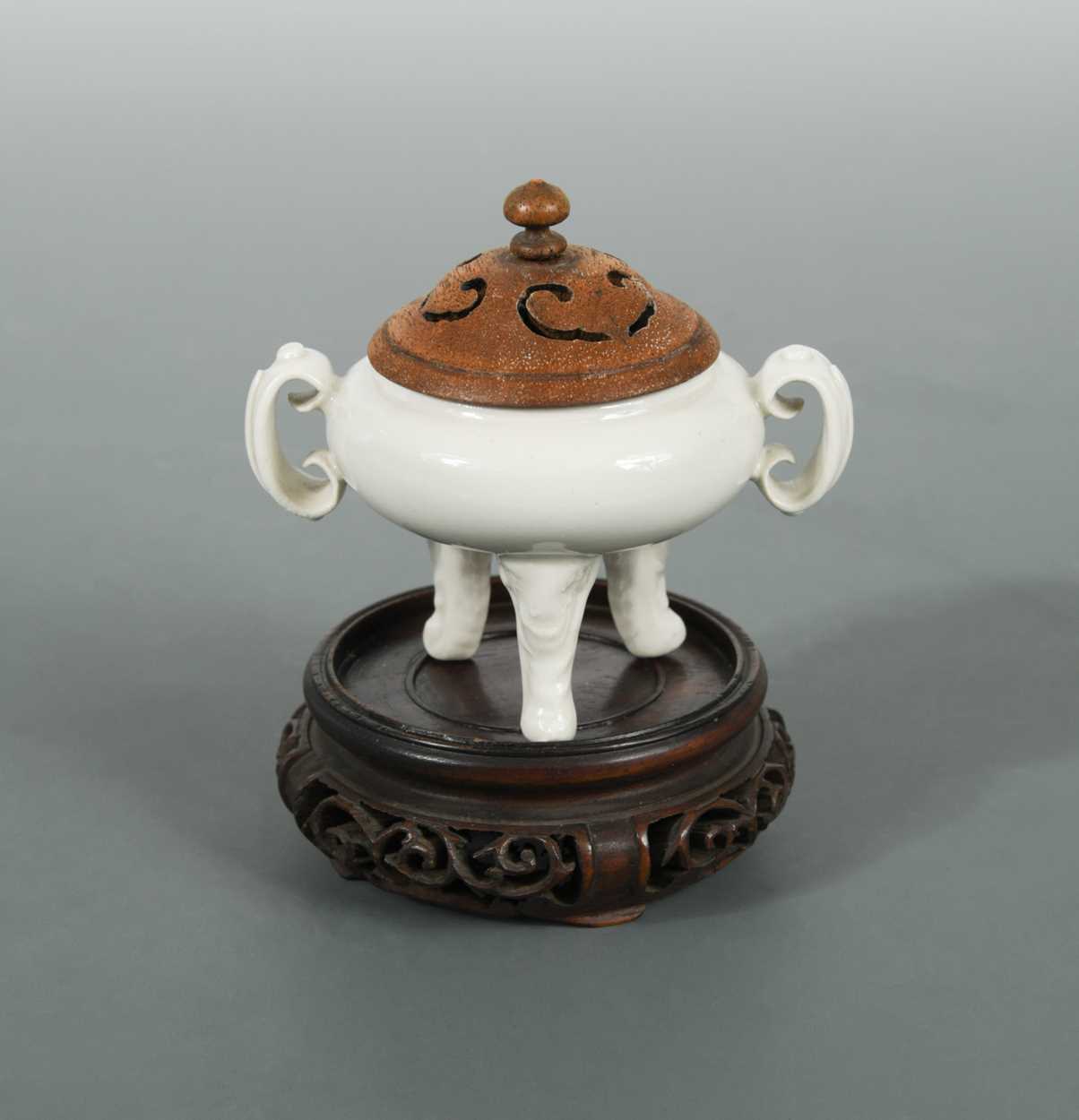 Lot 62 - A Chinese Dehua-type tripod censer, Qing