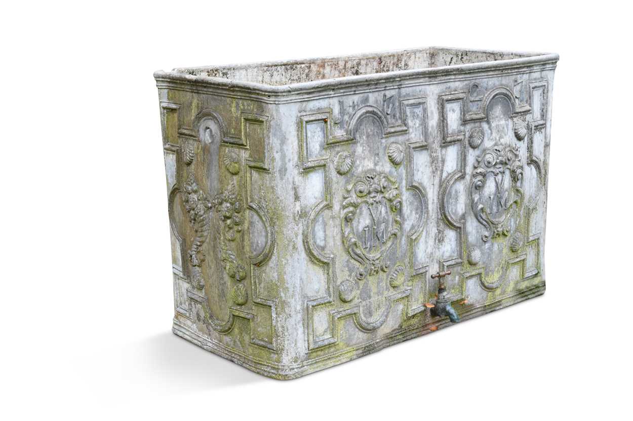 Lot 152 - A lead water cistern, early 18th century,