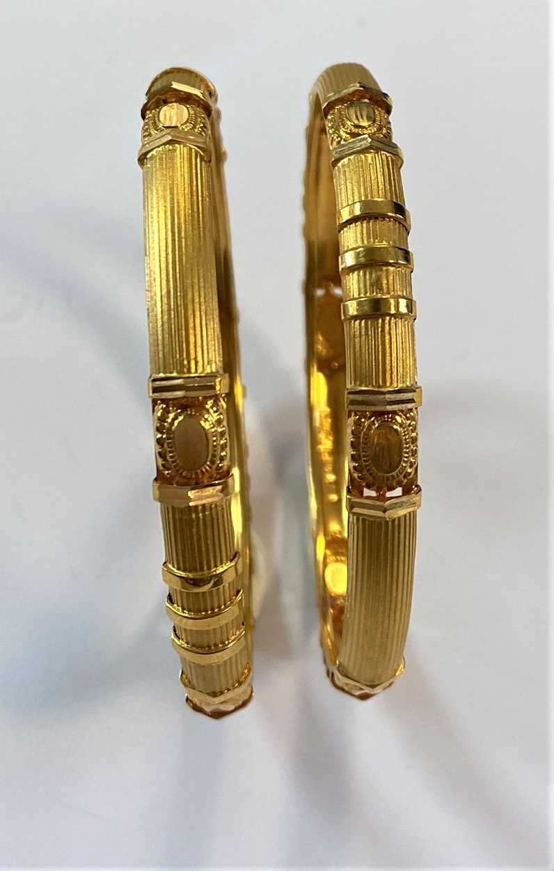 Lot 71 - A pair of Indian kada bangles,