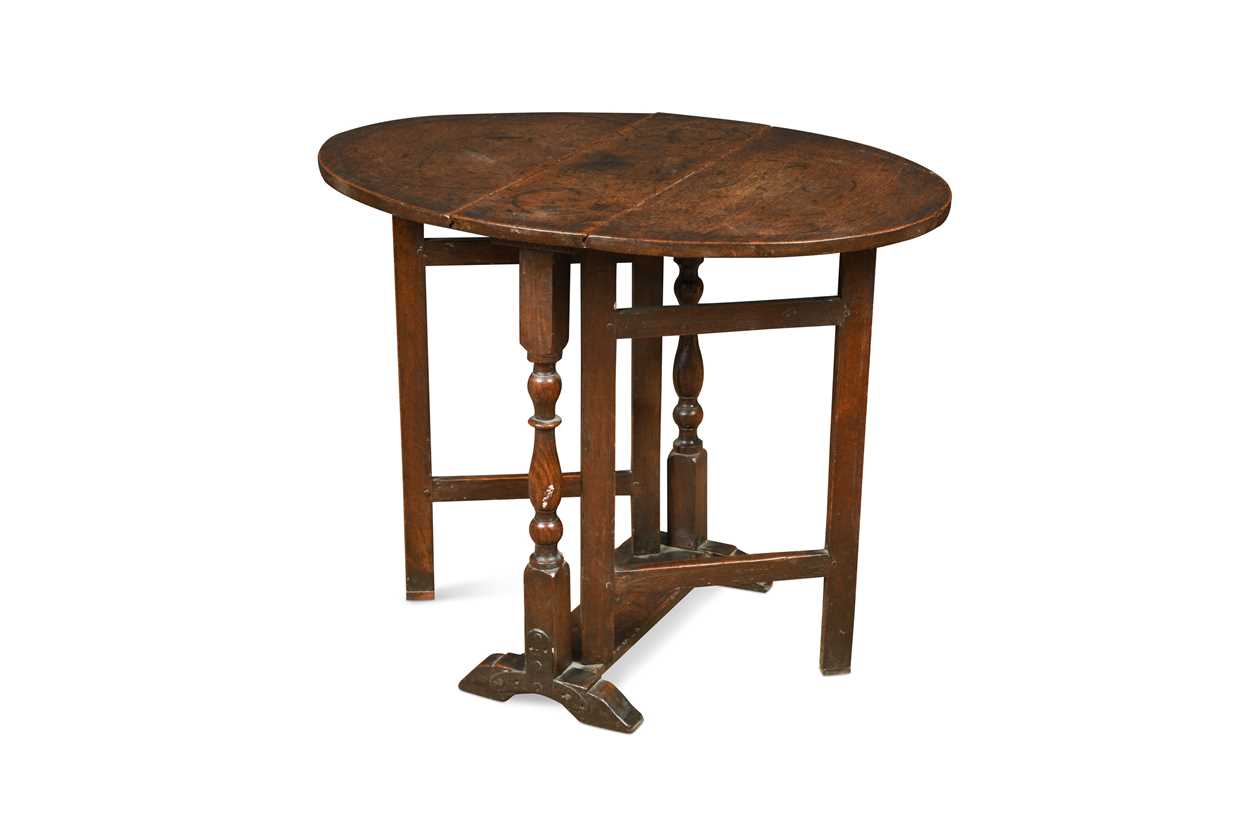 Lot 158 - A small oak gateleg table, early 18th