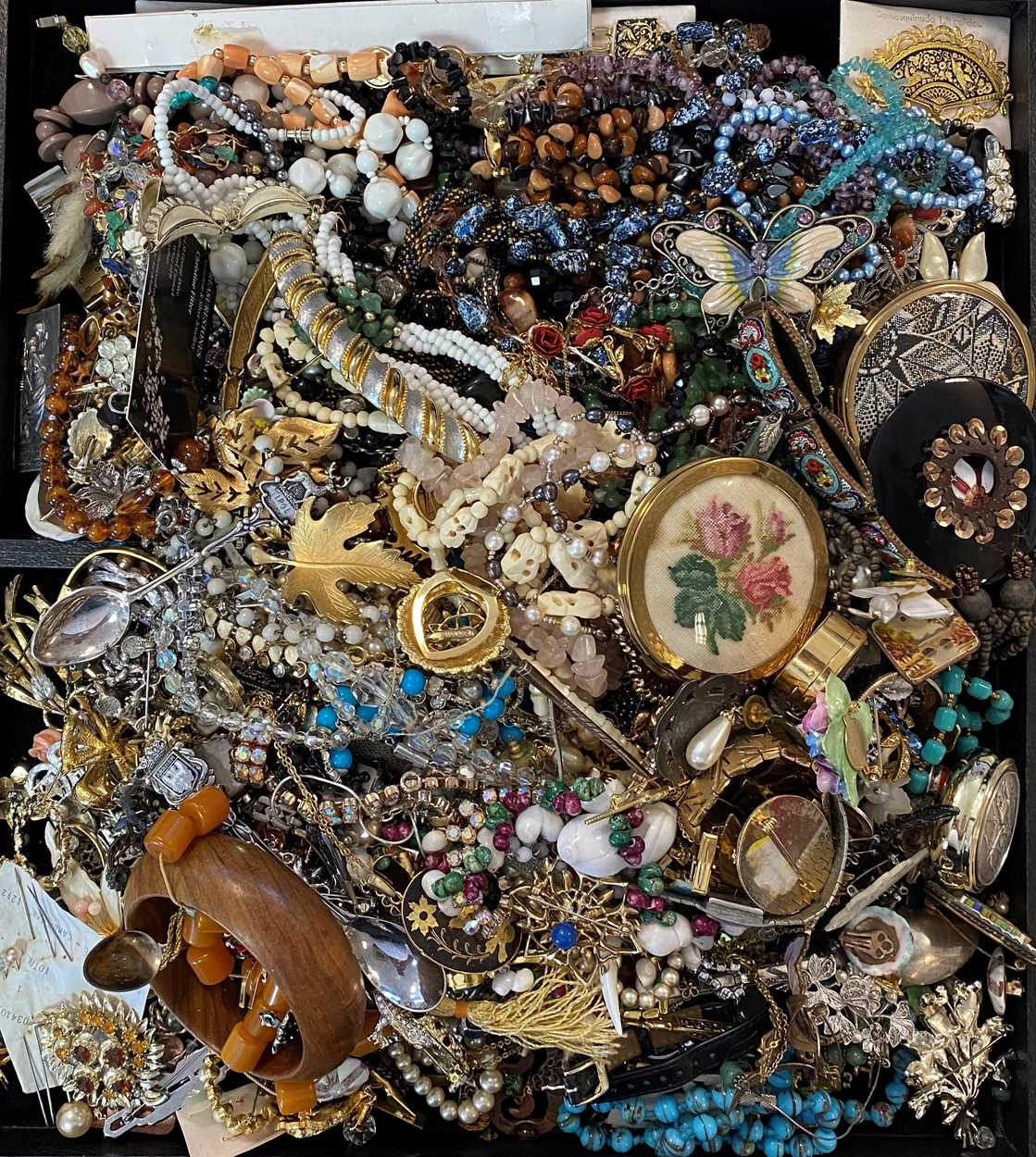 Lot 399 - A large collection of bead and costume