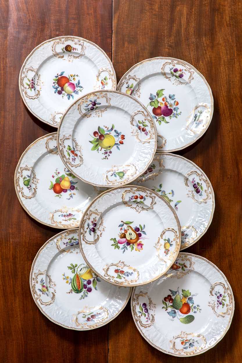 Lot 272 - A set of seventeen Meissen dinner plates,