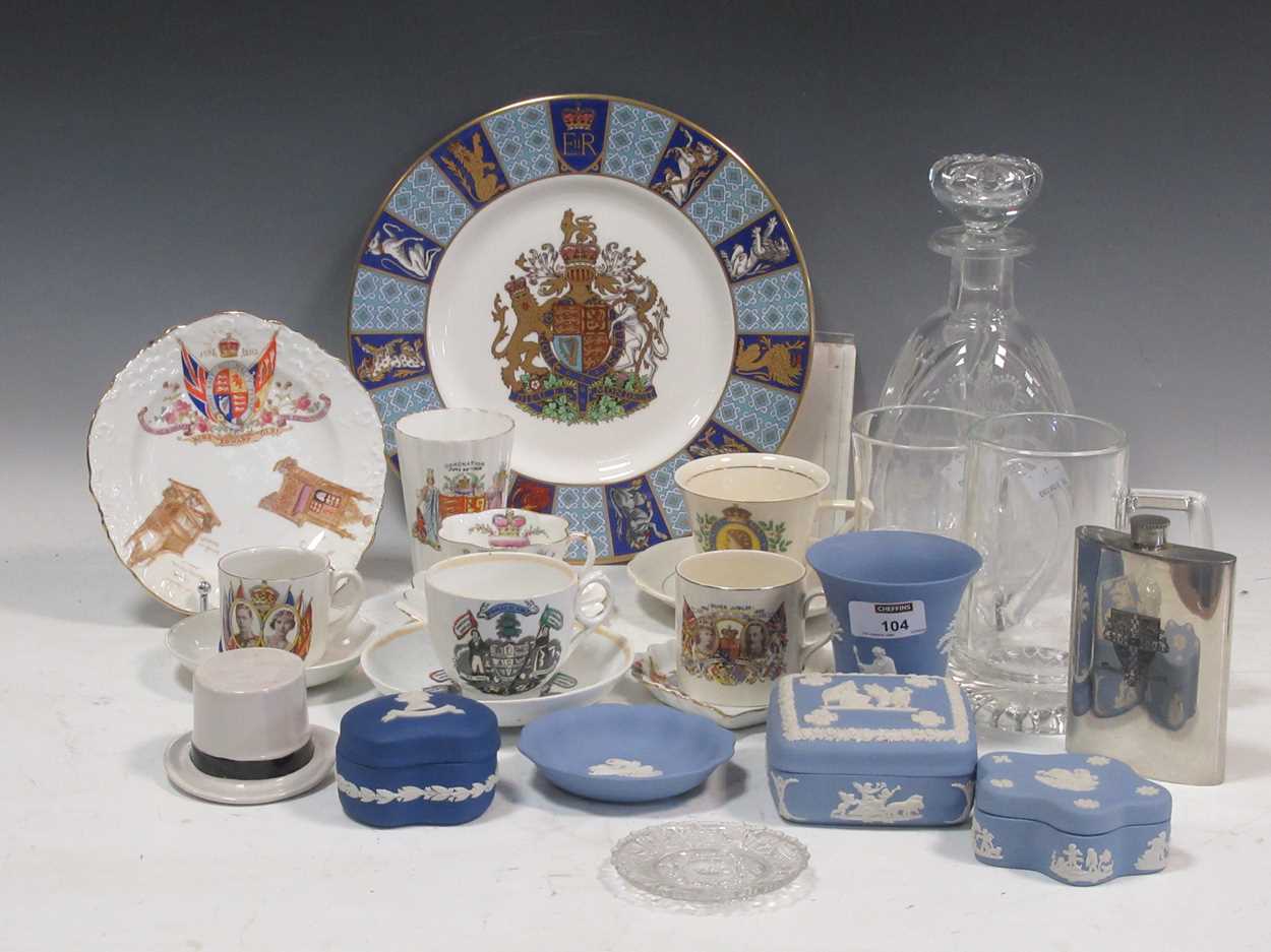 Lot 104 - A collection of commemorative ceramics and