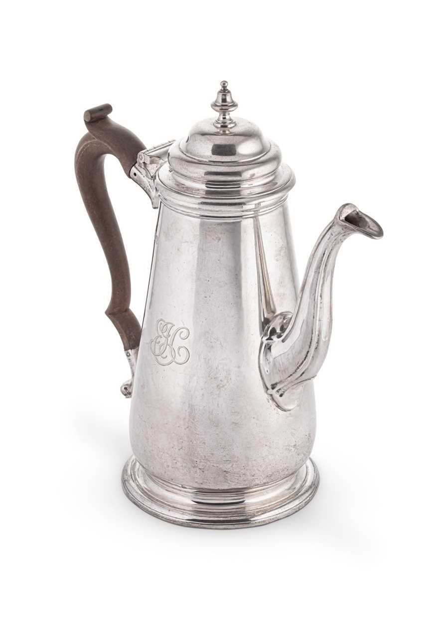 Lot 658 - A George V silver coffee pot retailed by
