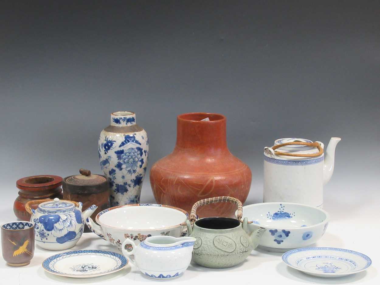 Lot 50 - A collection of oriental ceramics, to include