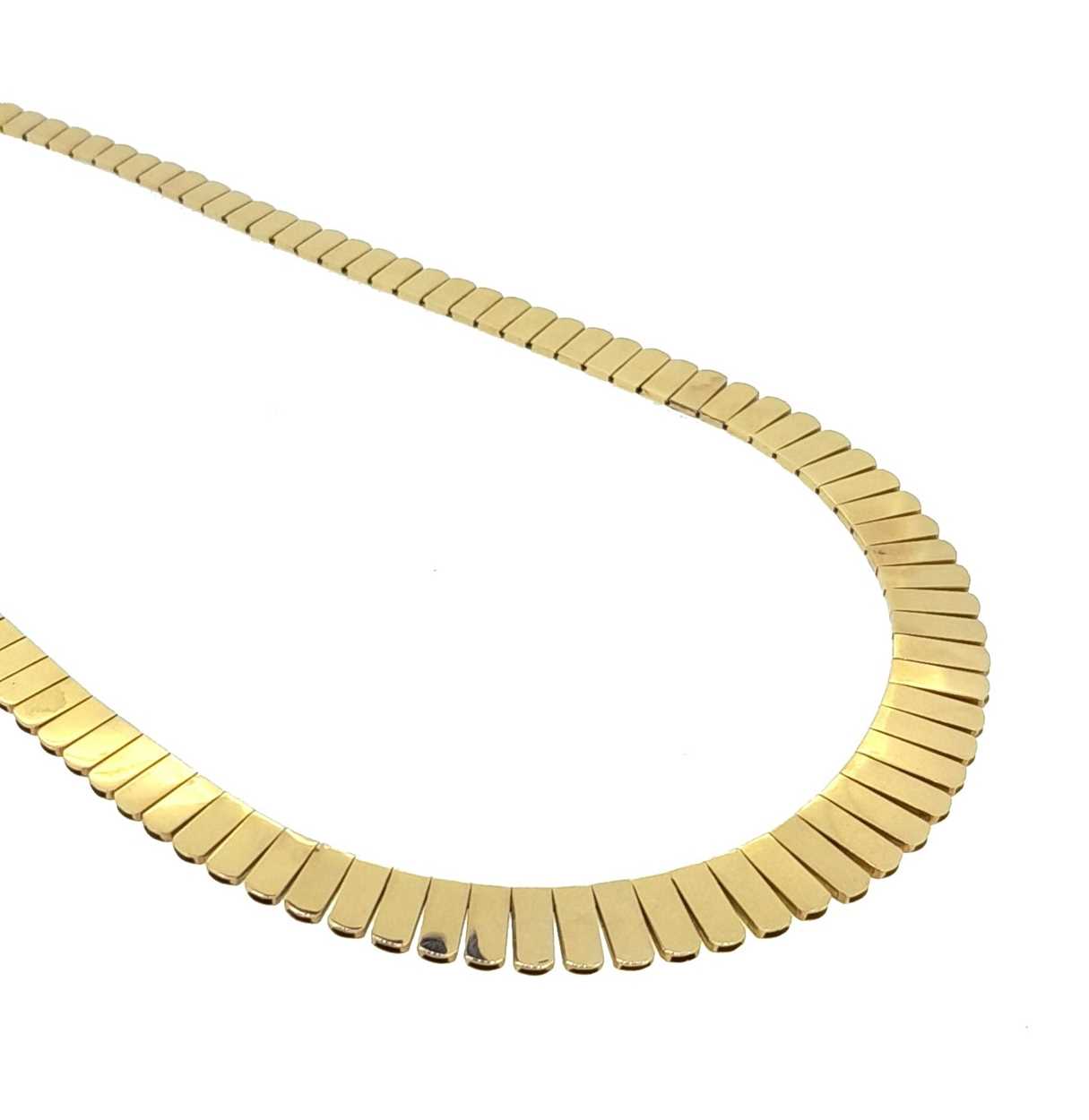 Lot 99 - A Cleopatra style collarette necklace,