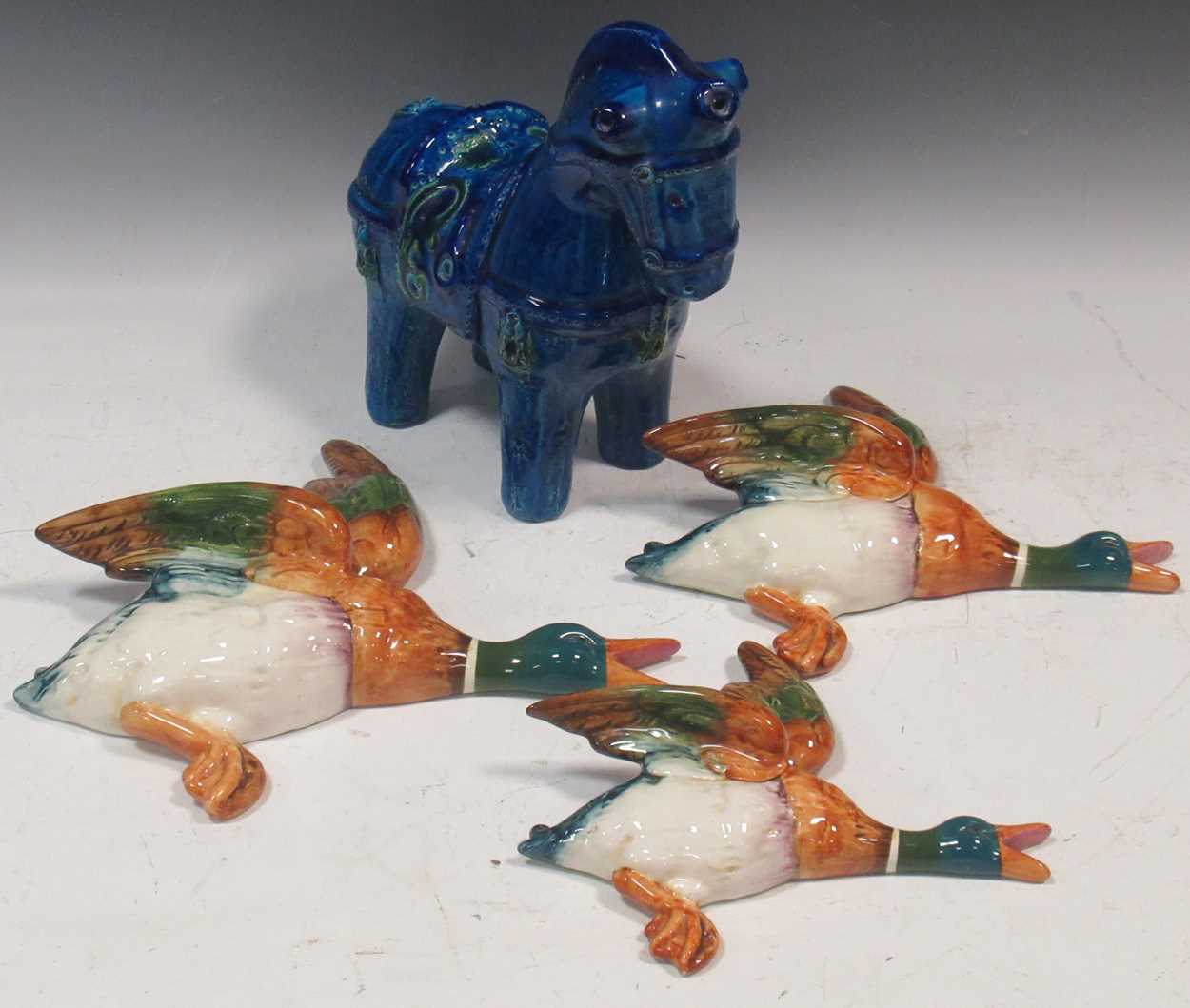 Lot 23 - A graduated set of three Beswick flying ducks