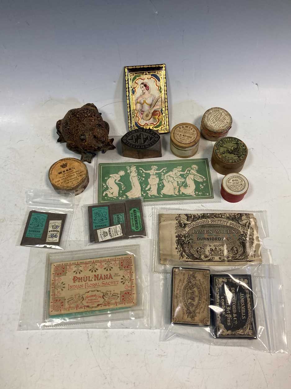 Lot 77 - A model cast iron toad 9cm, and various small