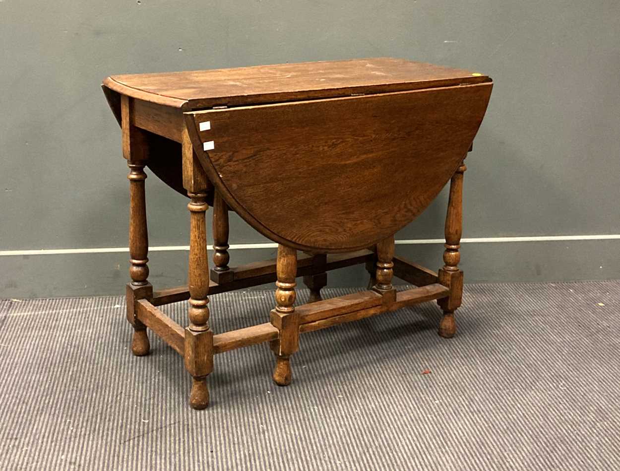 Lot 604 - An oak gateleg table, the oval drop flap top