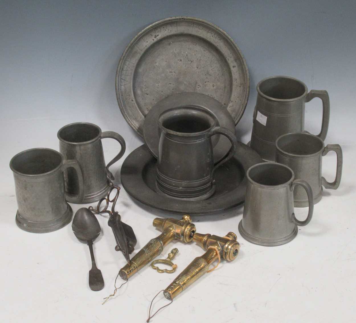 Lot 62 - A collection of metalware and plate to