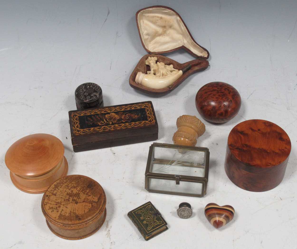 Lot 84 - A collection of various treen trinket boxes