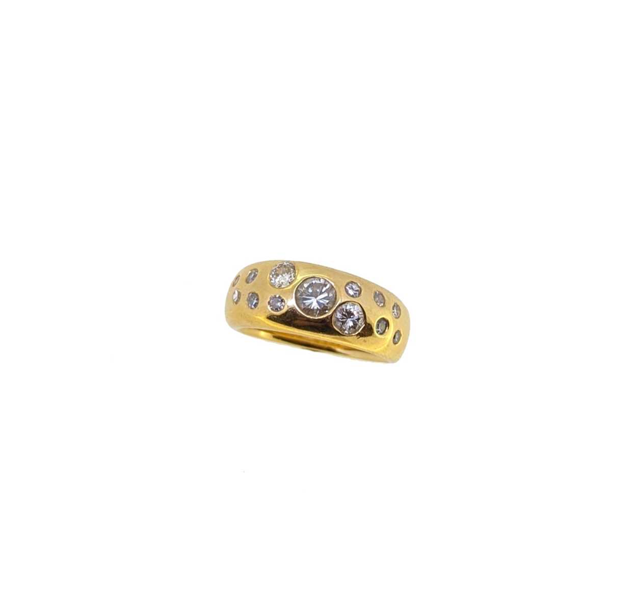 Lot 185 - An 18ct gold diamond set scatter ring,
