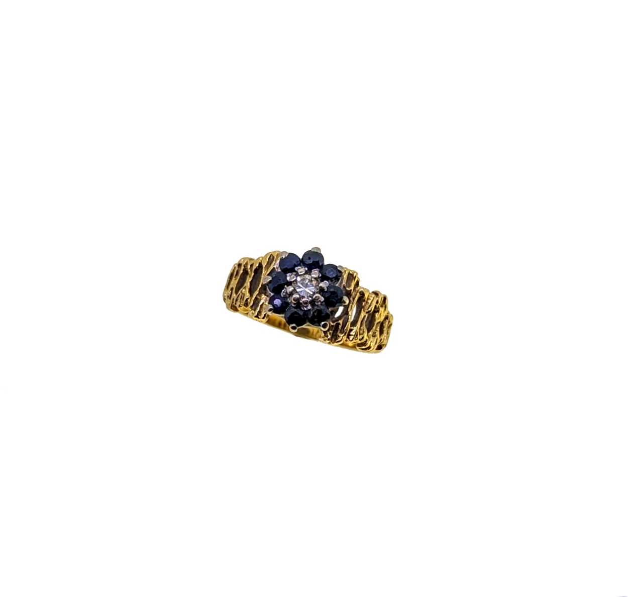 Lot 112 - A diamond and sapphire cluster ring,