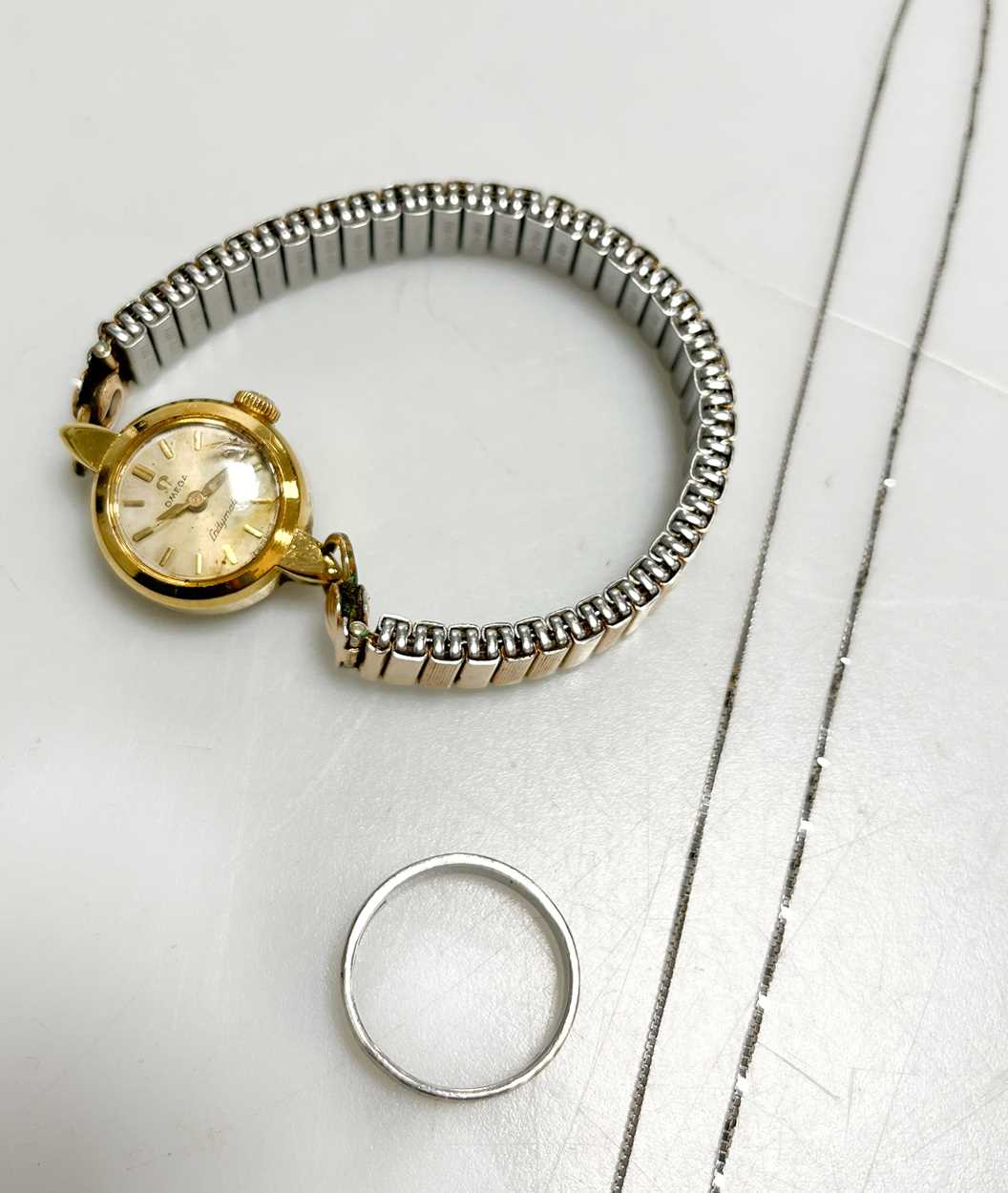 Lot 320 - An Omega watch with an 18ct gold case and