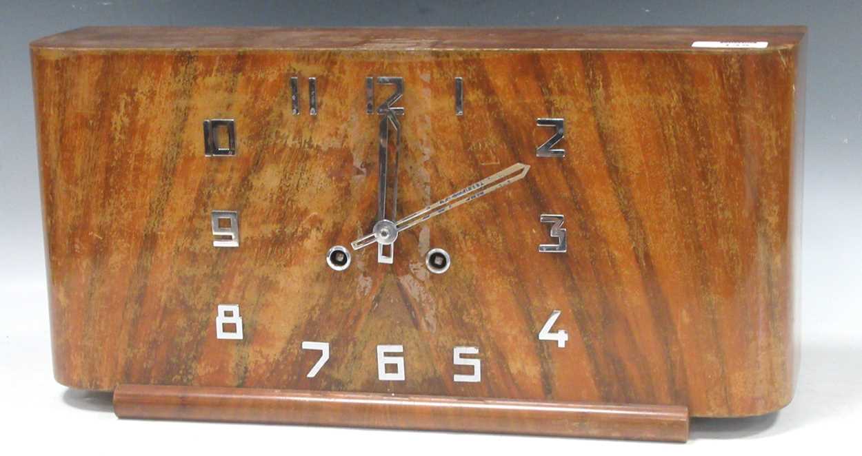 Lot 135 - A walnut Art Deco clock of streamlined