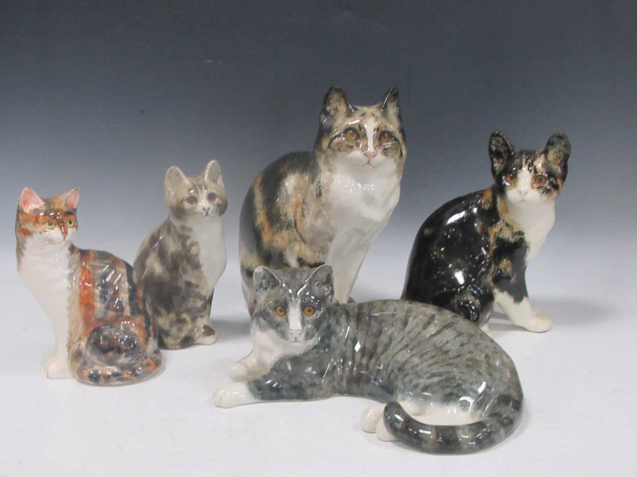 Lot 117 - A group of three Winstanley pottery cats,