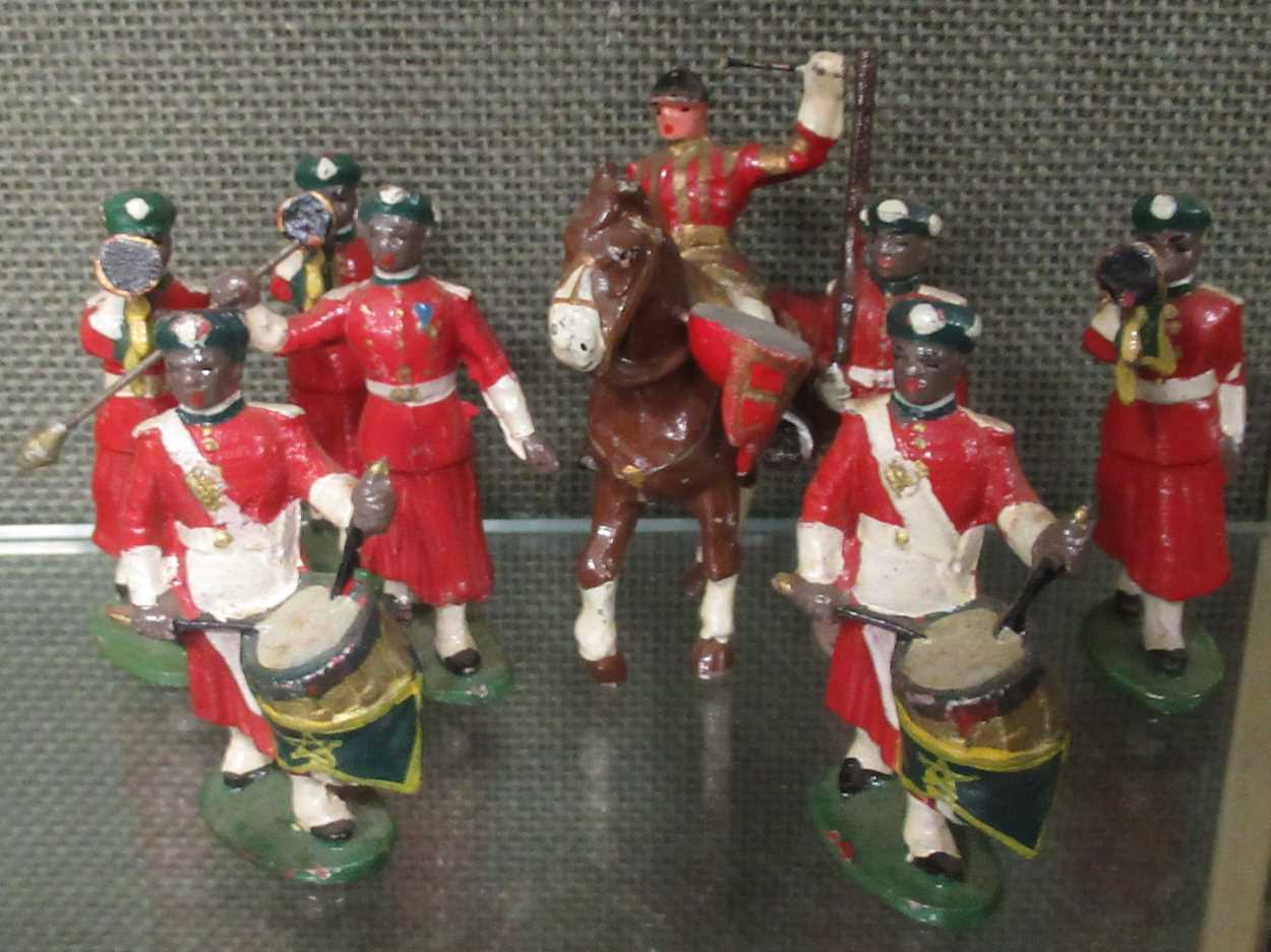 Lot 322 - A collection of painted model soldiers and