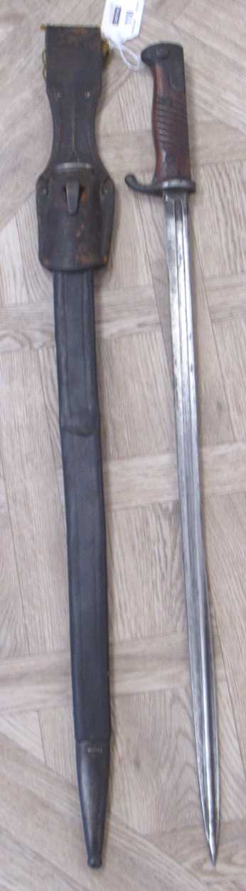 Lot 118 - An early 20th century German bayonet by WK
