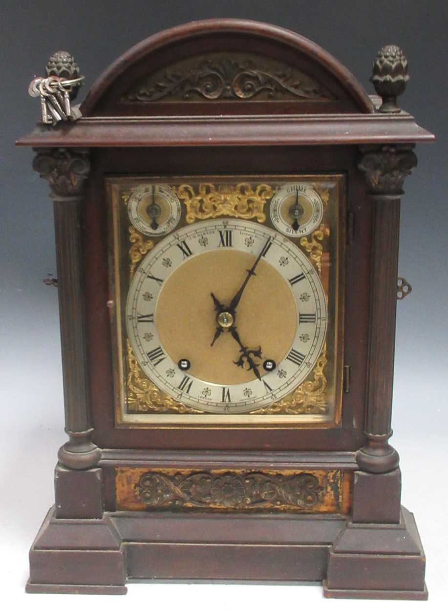 Lot 215 - An early 20th century bracket clock, with