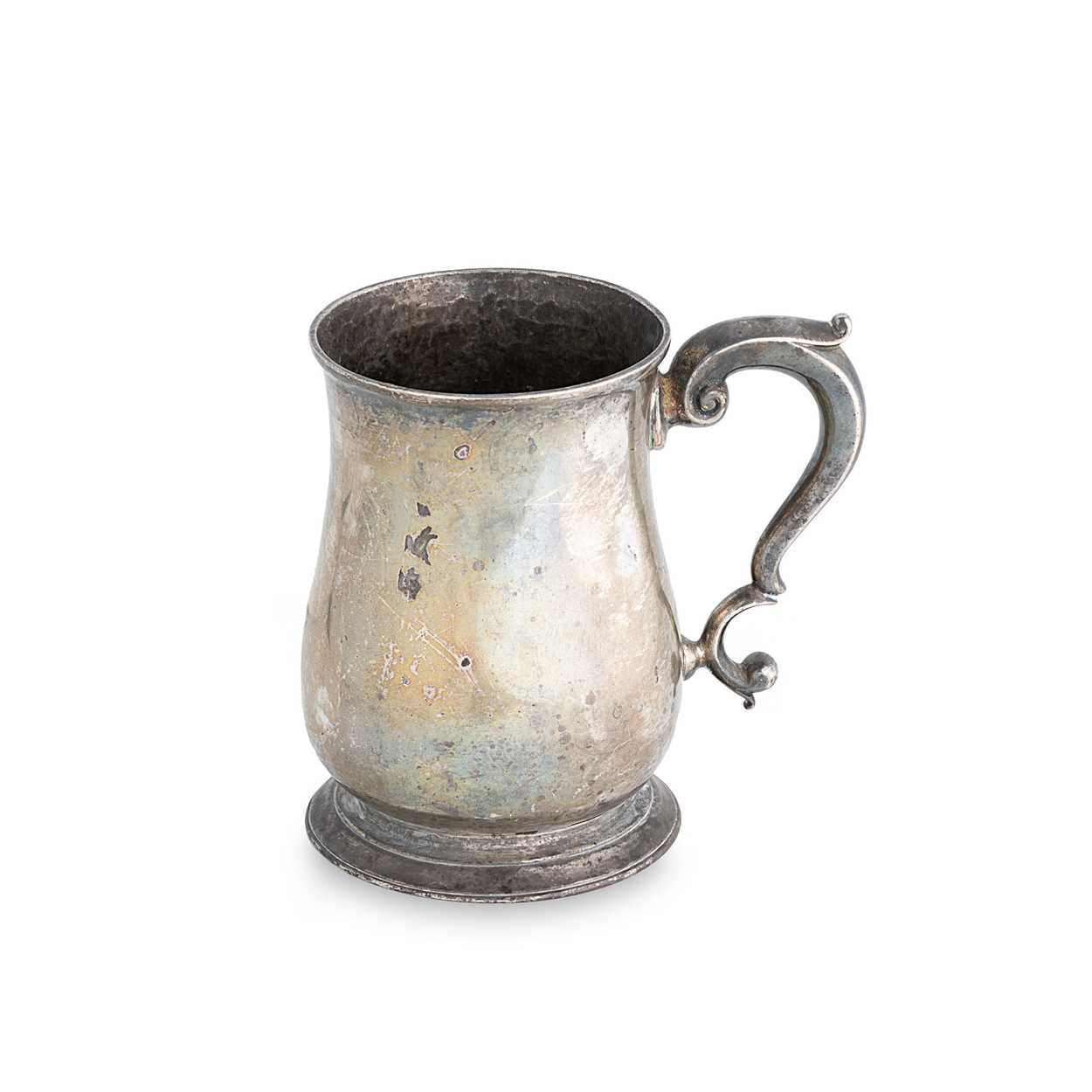 Lot 420 - A George II silver tankard,