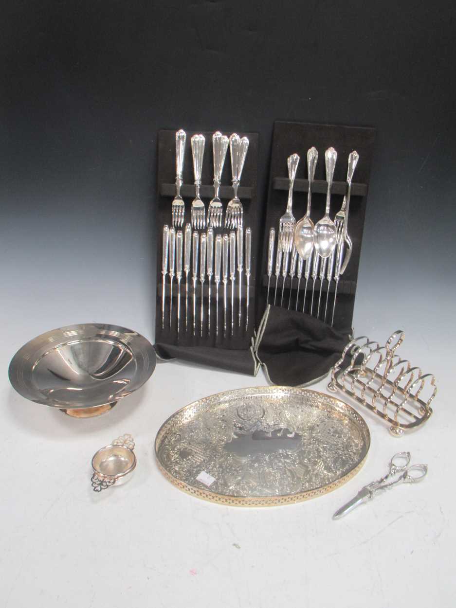 Lot 376 - Silver plated flatware service (loose), tray,