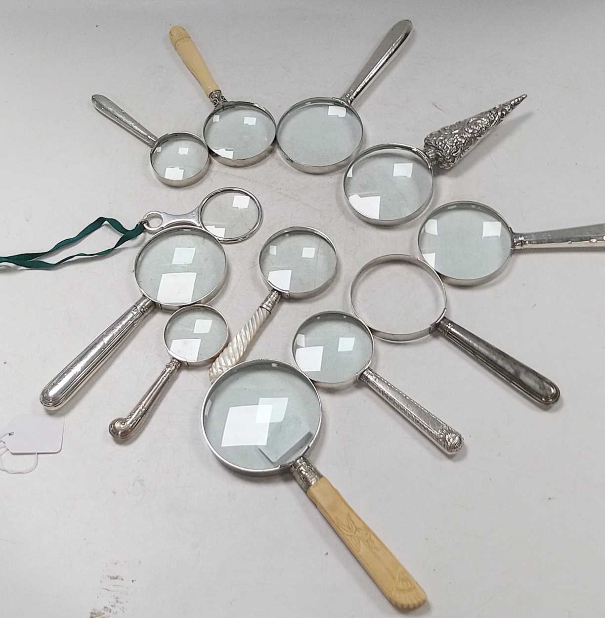 Lot 353 - A collection of 12 magnifying glasses, many