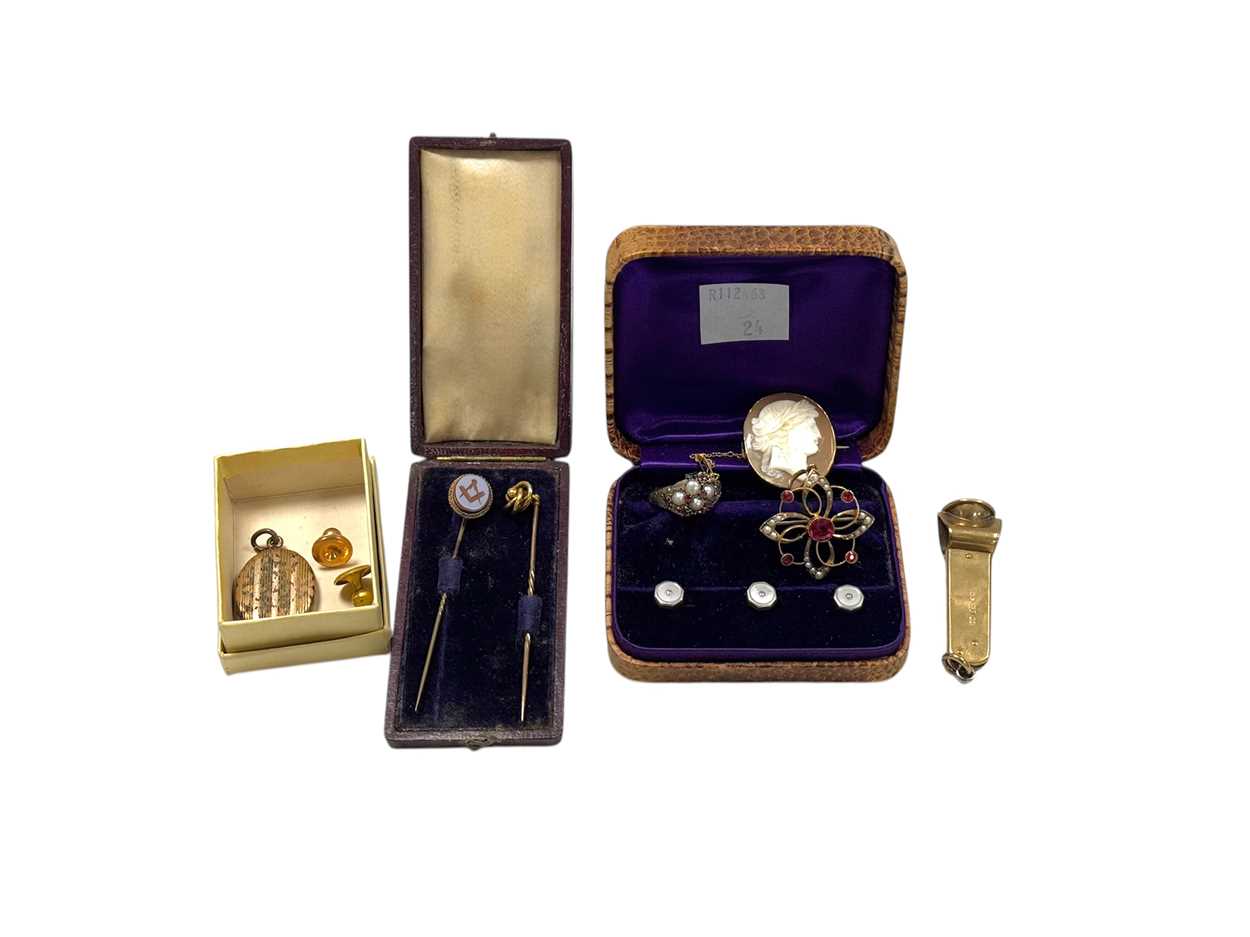 Lot 397 - A hallmarked 15ct gold ring weight 2.9g, a