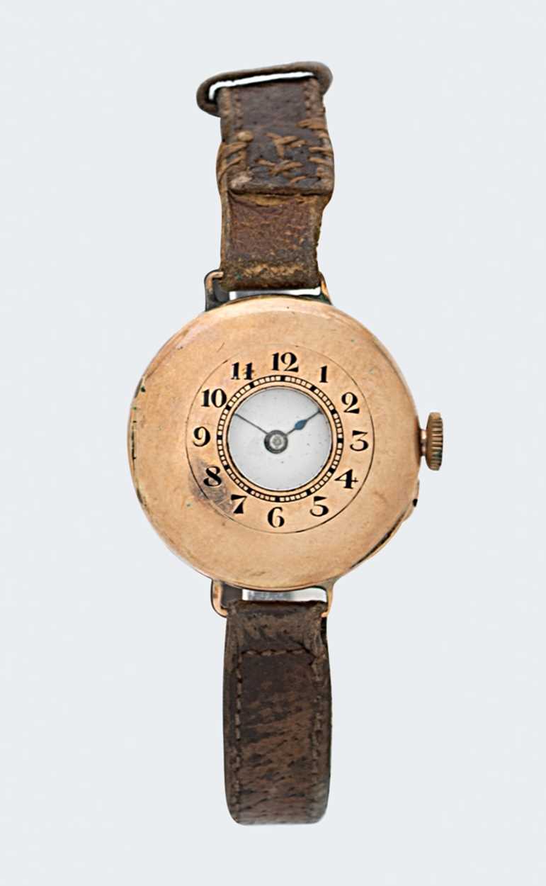 Lot 237 - Unsigned - A 9ct rose gold half hunter