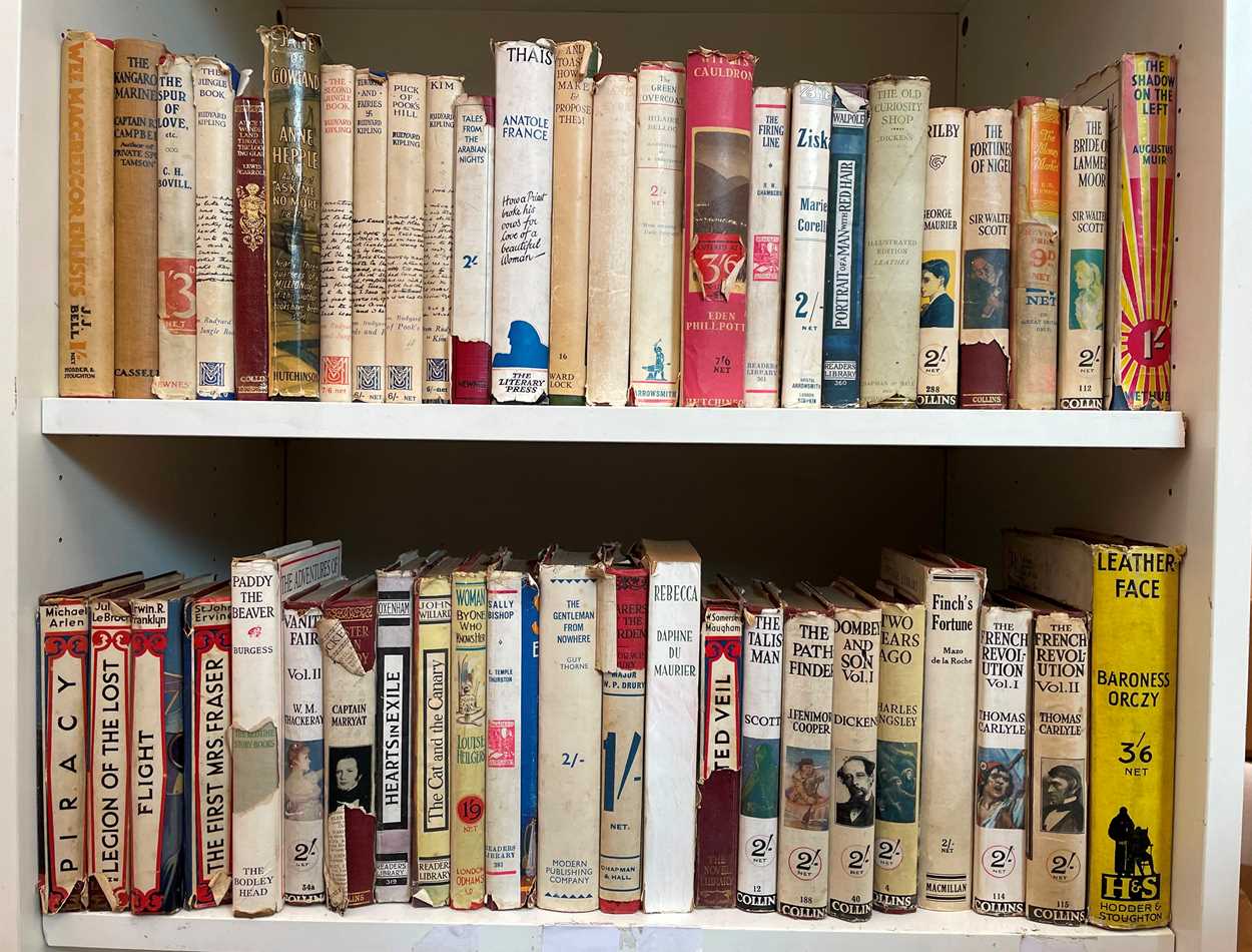 Lot 467 - Popular fiction, collection of cheap