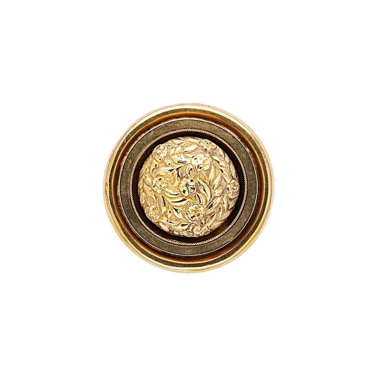 Lot 19 - A fancy circular brooch,